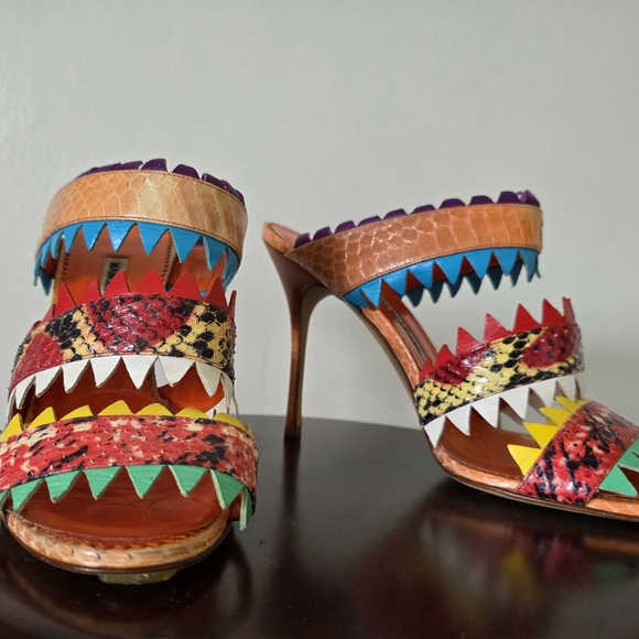 Manolo Blahnik | Shoes | Manolo Blahnik 28 Leather Sharkbite Sandals ...